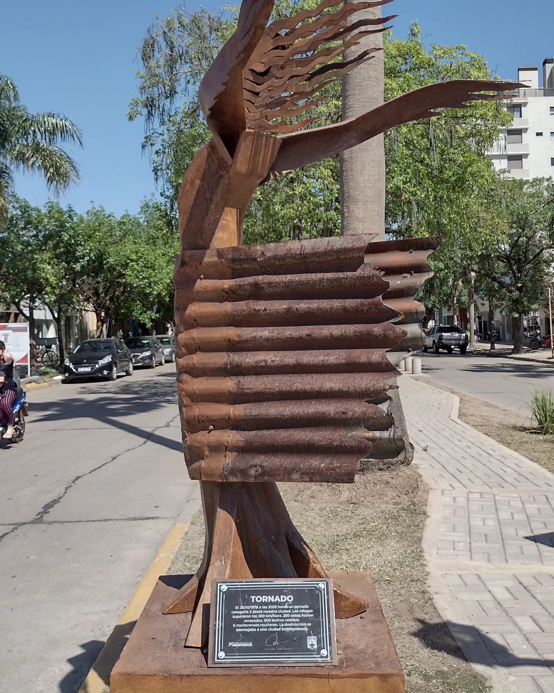 Hugo Osorio, creador de esculturas para recordar y reflexionar ...